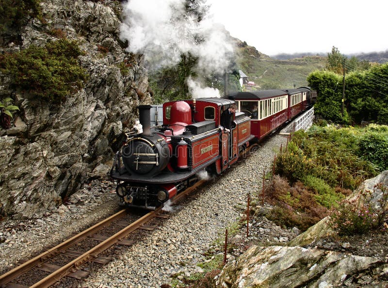 Stoomtrein. redactionele afbeelding. Image of ijzer, stoom - 33927315