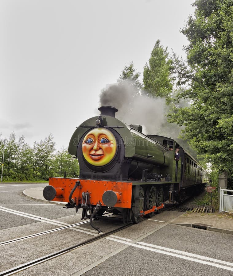 Stoomtreinen redactionele fotografie. Image of toeristen - 39397827