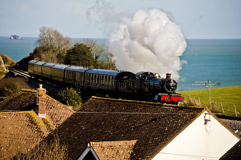 Stoomtrein stock foto. Image of stoom, zonnig, spoorweg - 38538426