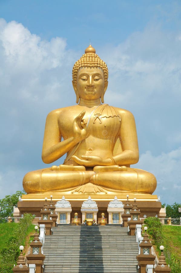 Buddha Guld- Staty Traditionella Thailand Arkivfoto - Bild av bucolic ...