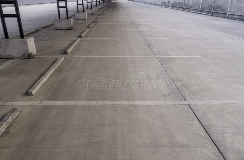 Stor utomhus- parkering arkivfoto. Bild av industriellt - 110123892