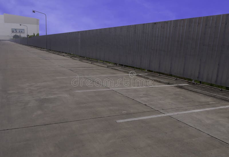 Stor utomhus- parkering fotografering för bildbyråer. Bild av modell ...