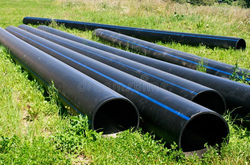 Stora plast-rör fotografering för bildbyråer. Bild av tungt - 32882535