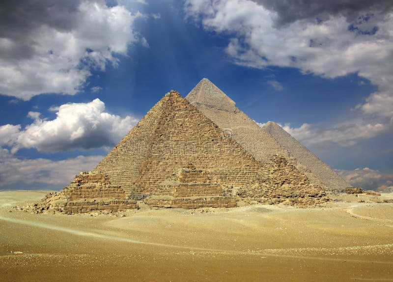 De Stora Pyramiderna Av Den Giza öknen Nära Kairo I Egypten Unesco ...