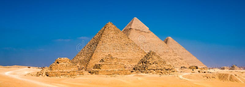 De Stora Pyramiderna Av Den Giza öknen Nära Kairo I Egypten Unesco ...