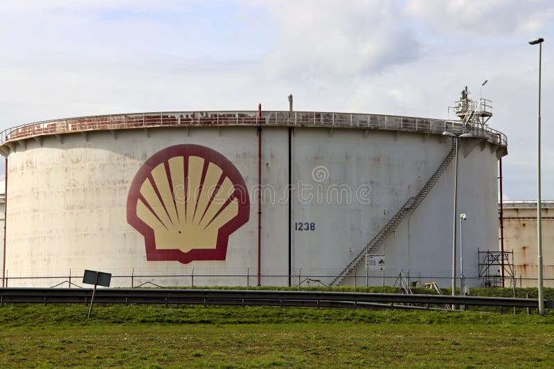 Storage Tanks at Shell in Pernis in the Port of Rotterdam Editorial ...