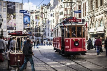 Storic tram in istanbul editorial stock image. Image of cityscape ...