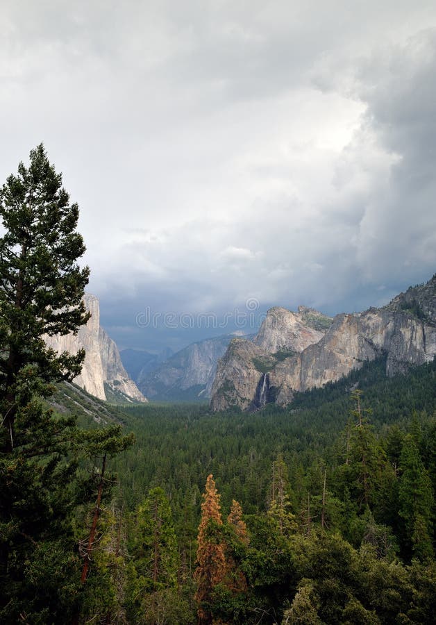 Storm Over the Yosemite Valley Stock Photo - Image of park, dark: 21203602
