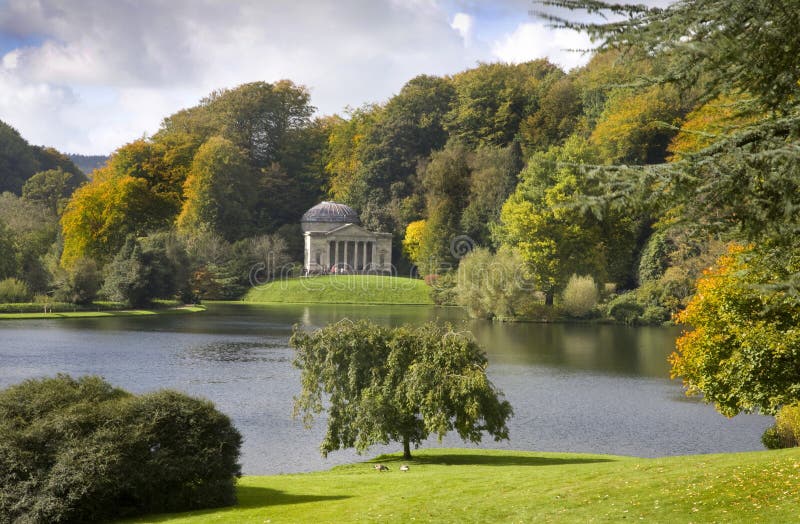 Stourhead National Trust stock image. Image of tree, bridge - 15933313