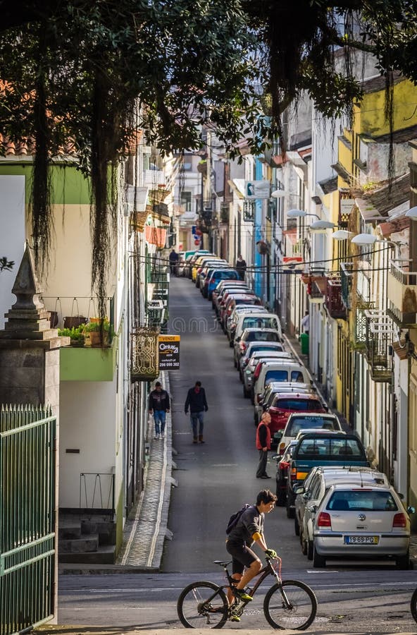 Ponta Delgada, Azoren, Portugal - Juli 2018: Stadtansicht Mit Hafen Bei ...