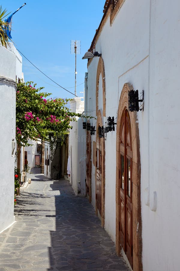 Typische Griekse Straat, Lindos-stad, Het Eiland Van Rhodos ...