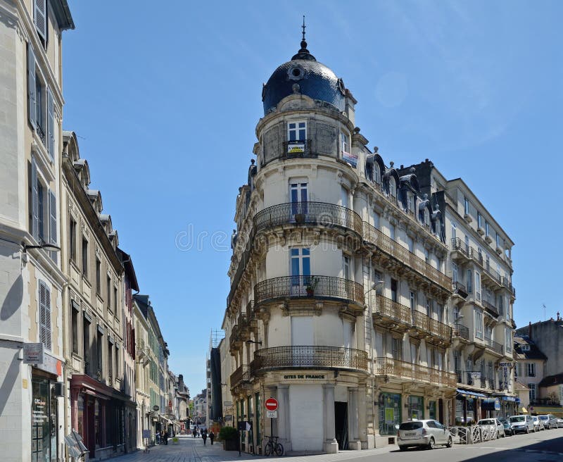 Straat Van De Franse Stad Pau Redactionele Afbeelding - Image of buiten ...