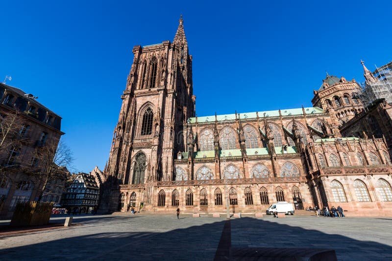 De Kathedraal Van Straatsburg Bij Nacht Stock Foto - Image of lamp ...