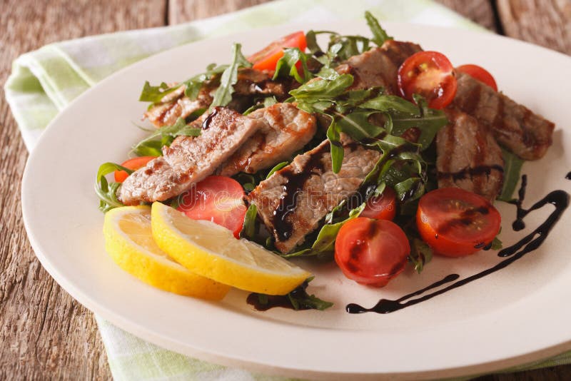 StraccettiÂ salad with Grilled Beef, Arugula and Tomatoes Close-up ...