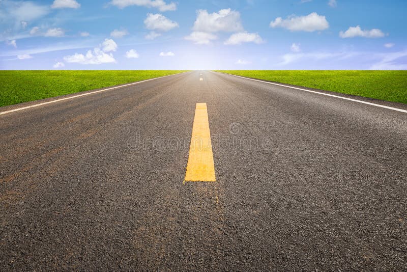 Prospettiva della strada fotografia stock. Immagine di erba - 4672658