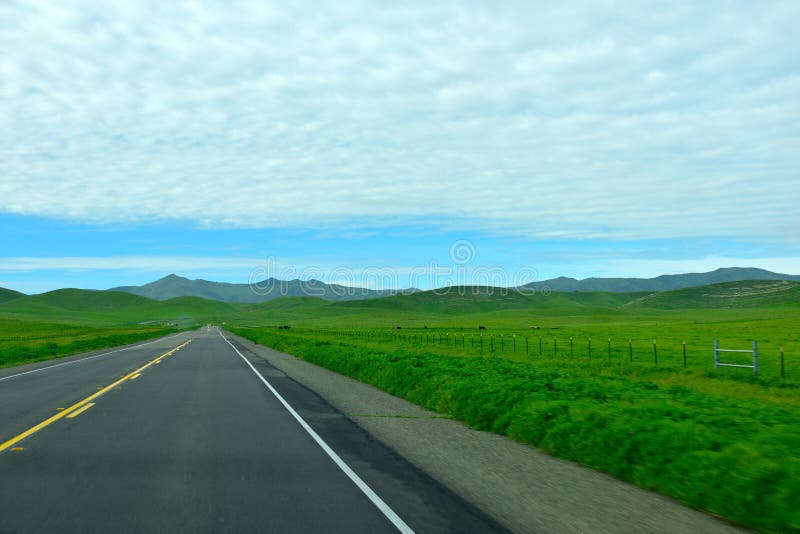 Strada Americana California Fotografia Stock - Immagine di erba ...