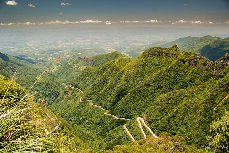Strada di Montagna fotografia stock. Immagine di azionamento - 23015348