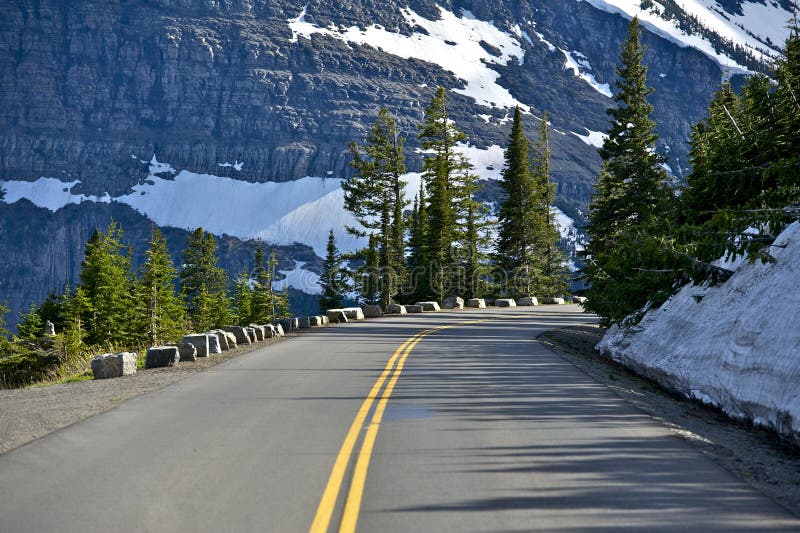 Strada della montagna fotografia stock. Immagine di ghiacciaio - 28670528