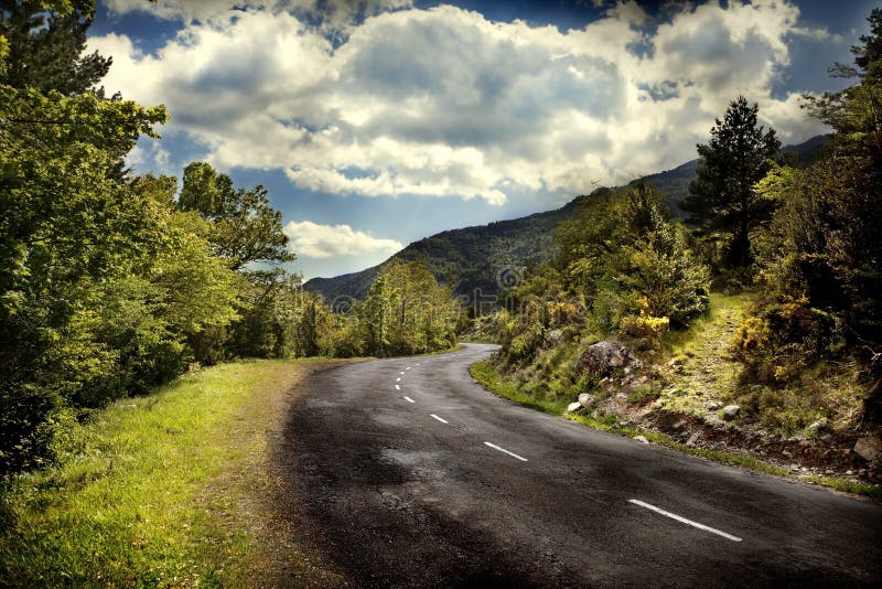 Strada della montagna fotografia stock. Immagine di paesaggio - 41101216