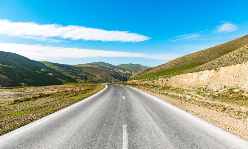 Strada della montagna fotografia stock. Immagine di ambiente - 81255516