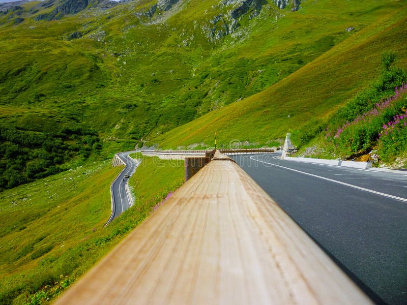 Strada Della Montagna, Italia Fotografia Stock - Immagine di montagna ...