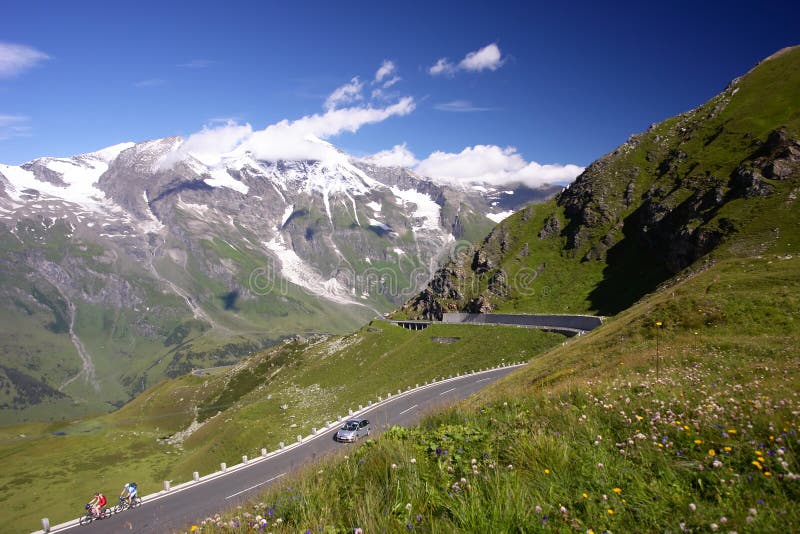 Strada Di Montagna Nelle Alpi, Austria Immagine Stock - Immagine di ...