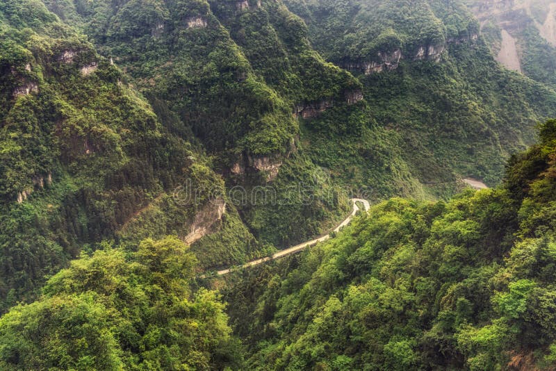 Strada Di Bobina Della Montagna Di Tianmen Immagine Stock - Immagine di ...