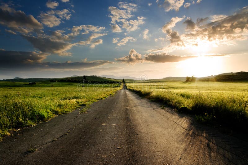 Strada diritta lunga fotografia stock. Immagine di sera - 9554186