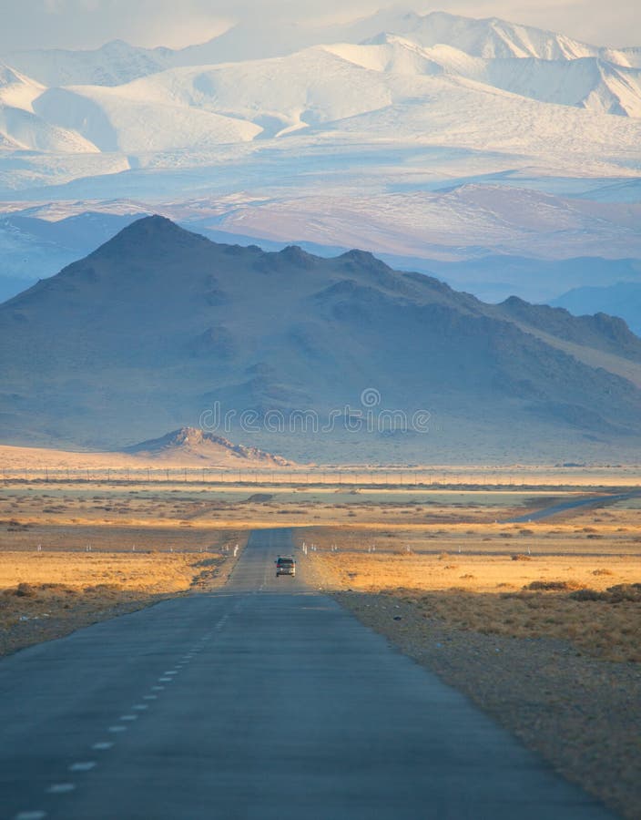 Montagne Di Altai. Bello Paesaggio Dell'altopiano Immagine Stock ...
