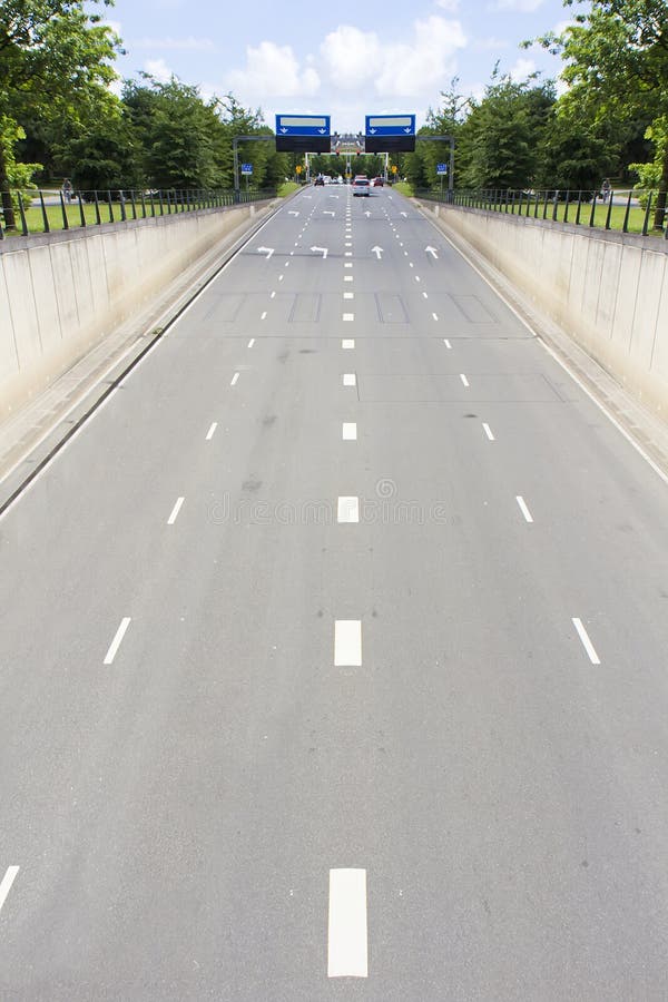 Strada principale fotografia stock. Immagine di albero - 133382