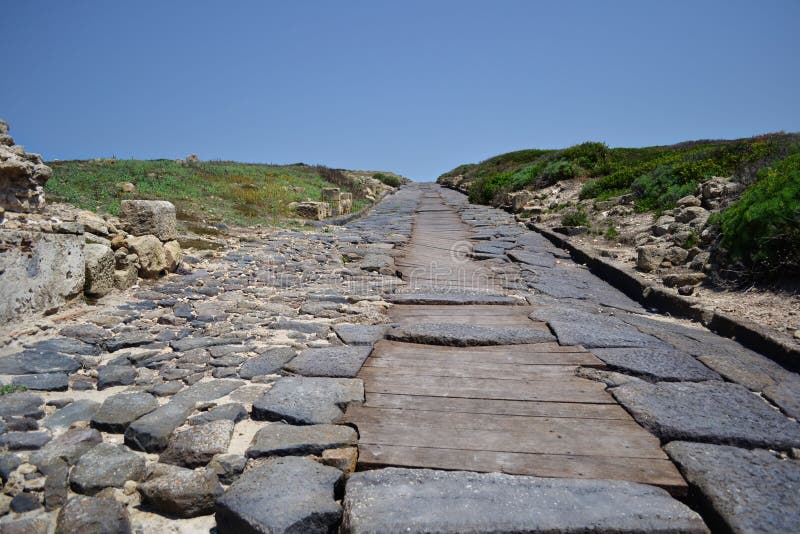 Strada romana, Sardegna immagine stock. Immagine di percorso - 32804235