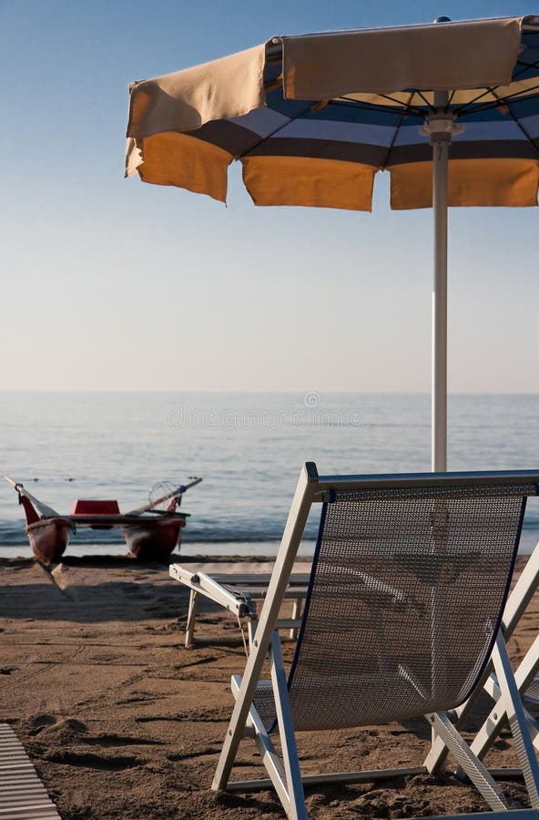 Strand stockbild. Bild von warm, strand, italien, stühle - 11094087