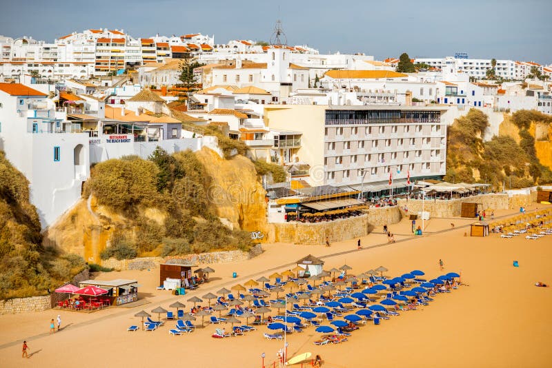 Strand in Albufeira, Portugal Redaktionelles Stockfoto - Bild von ...