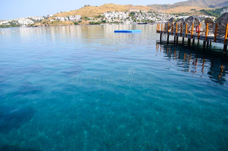 Strand Met Palmen in Bodrum Stock Afbeelding - Image of blauw, vakantie ...