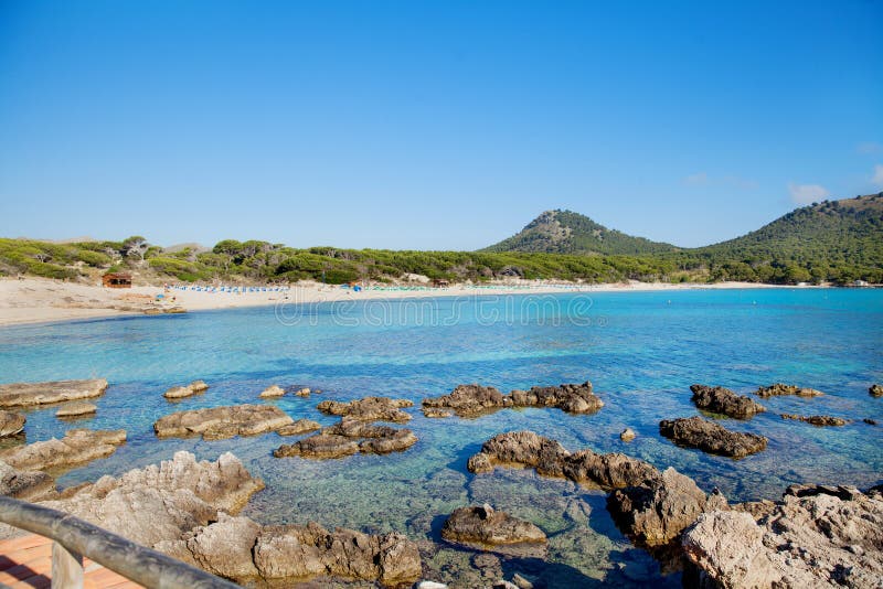 Strand Calas Agulla in Cala Ratjada Auf Majorca-Insel Stockbild - Bild ...