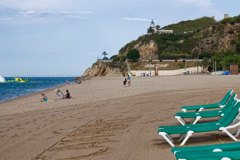 Strand in Calella redactionele stock afbeelding. Image of warm - 43620454