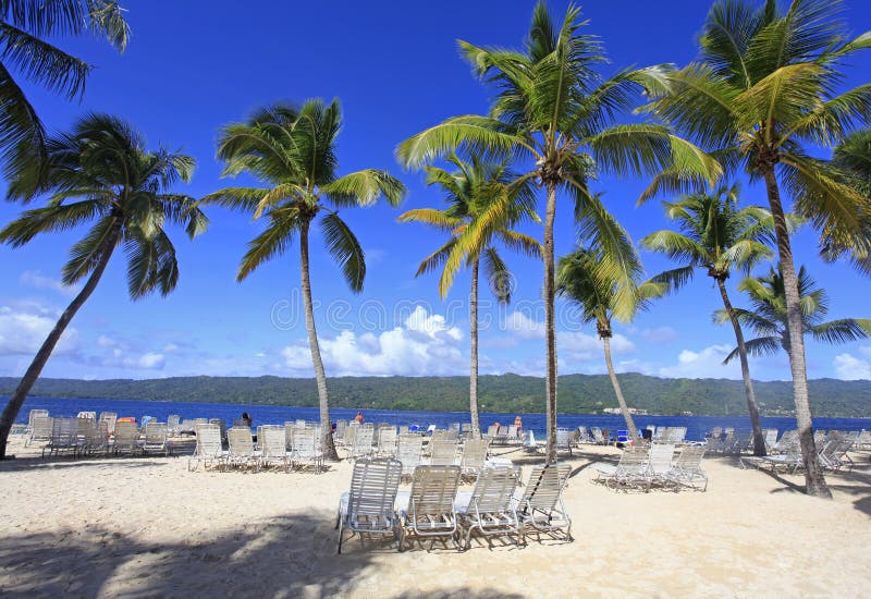 Strand Cayo Levantado, Samana-Bereich Stockbild - Bild von stühle, meer ...