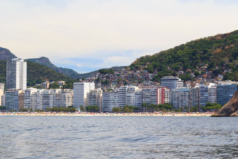 Strand Copacabana Leme, Favela, Rio De Janeiro Stockfoto - Bild von ...