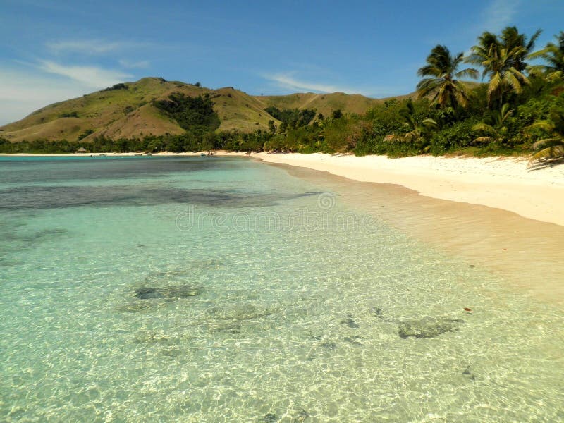 Ein Sandiger Strand Auf Der Tropeninsel Von Fidschi Im South Pacific ...