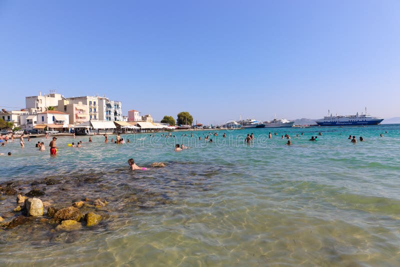 Strand i athens, Grekland redaktionell arkivfoto. Bild av vatten - 48321868