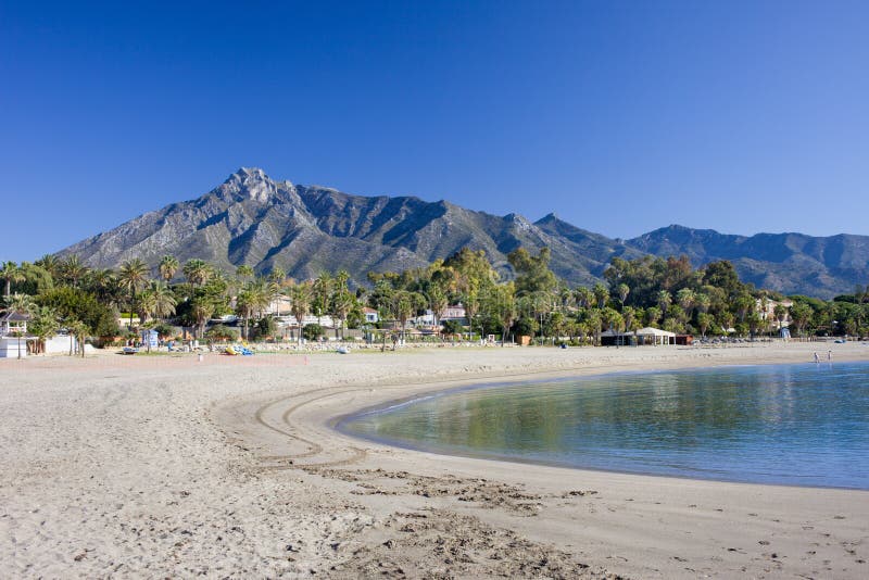 Strand in Marbella Op Costa Del Sol in Spanje Stock Afbeelding - Image ...
