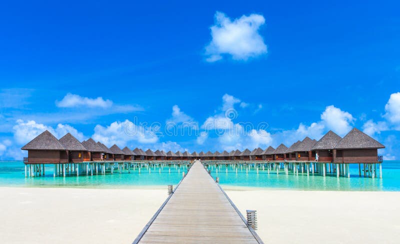 Strand mit Malediven stockbild. Bild von himmel, malediven - 261564099