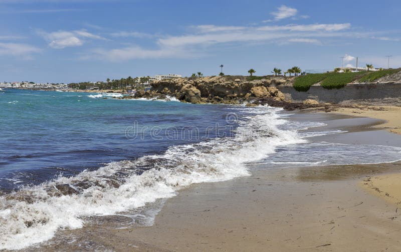 Strand in Paphos, Cyprus stock afbeelding. Image of strand - 76088713