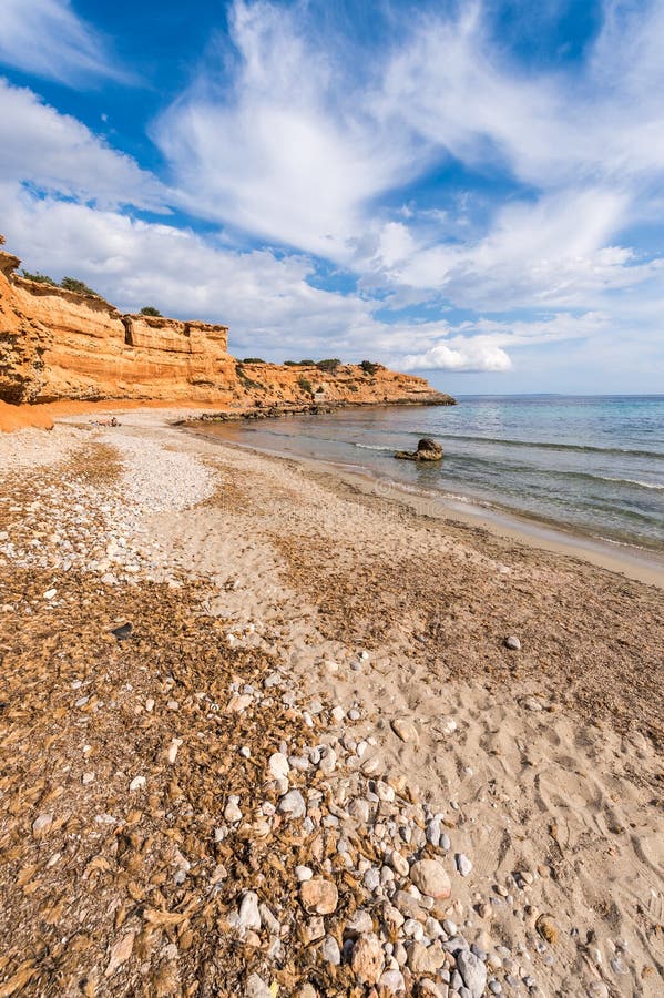 Strand Sa Caleta in Ibiza stockfoto. Bild von hintergrund - 30753414