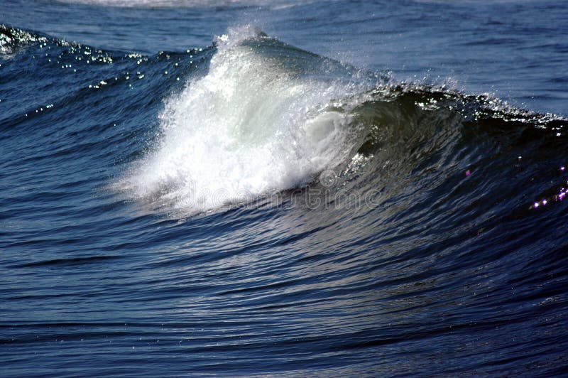 Strand-Wellen stockbild. Bild von abbrechen, küste, schön - 834997