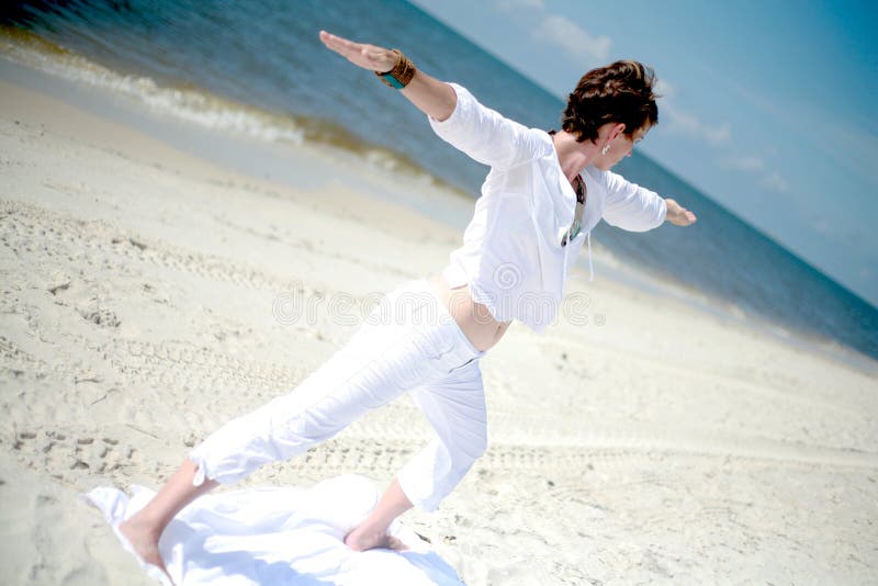 Strand-Yoga stockbild. Bild von frech, frische, meditation - 15997847