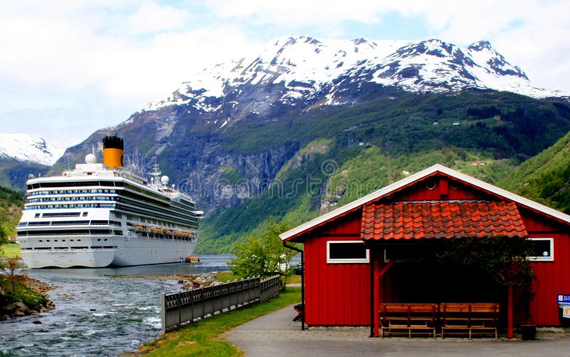 Stranda, Noruega fotografía editorial. Imagen de belleza - 59317722