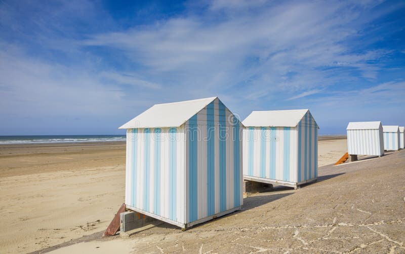Strandcabines Bij Hardelot-Strand, Frankrijk Stock Foto - Image of ...