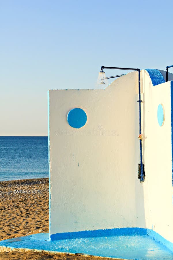 Stranddusche stockfoto. Bild von badezimmer, schönheit - 31431424