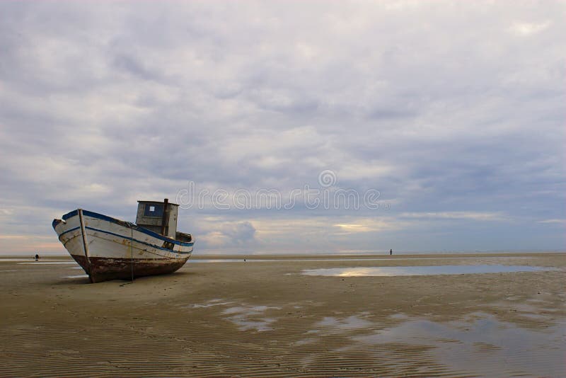 Stranded fishing boat stock image. Image of strand, horizontal - 29170017